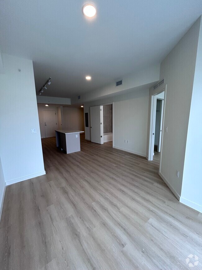 College Park Historic District Apartments for Rent with a Living Room ...