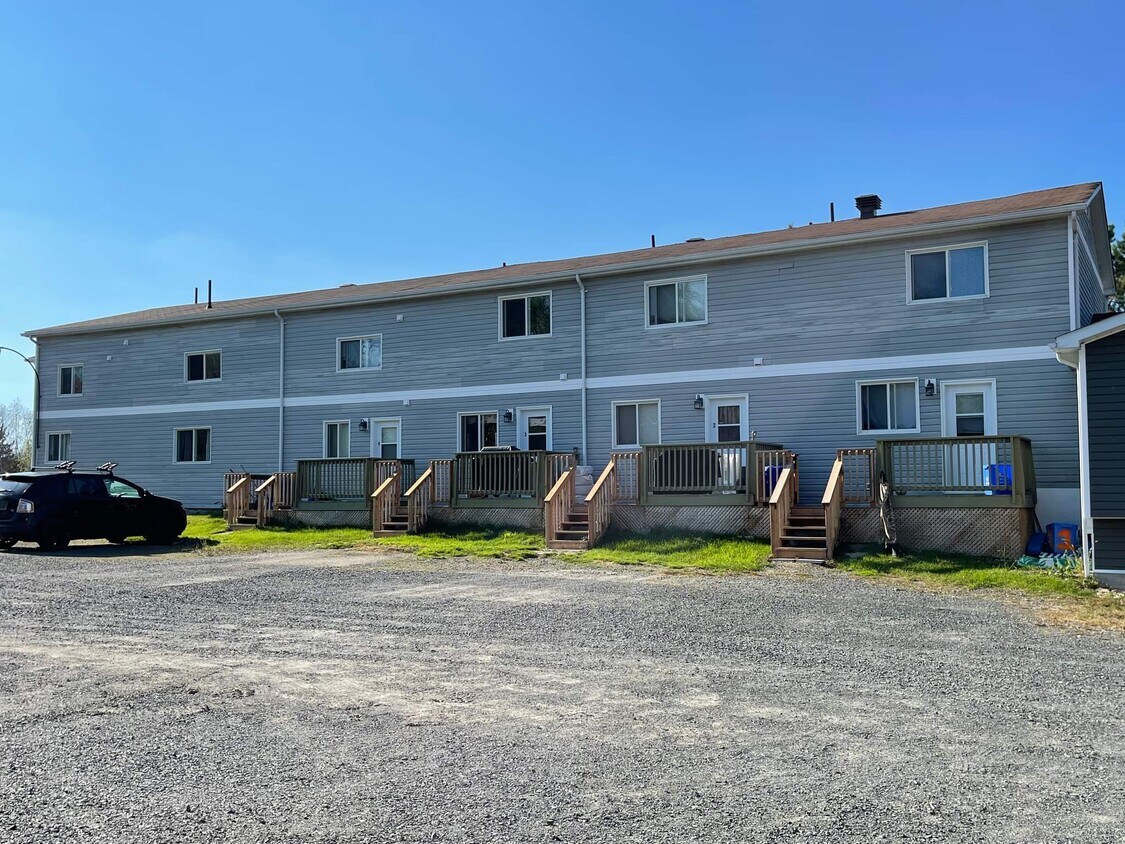 1529 Olivia St, Val Caron, ON P3N 1L5 - Townhouse for Rent in Val Caron ...