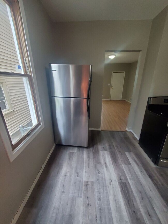 2164 N 37th St Unit 2164 Lower, Milwaukee, WI 53208 - Room for Rent in ...