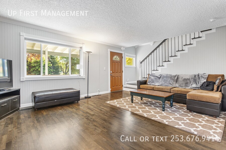 5622 South Tacoma Way
