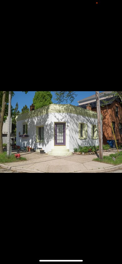 2437 S Superior St, Milwaukee, WI 53207 - House Rental in Milwaukee, WI ...