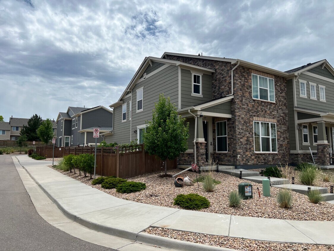 18392 E Kansas Pl, Aurora, CO 80017 - Townhome Rentals in Aurora CO ...