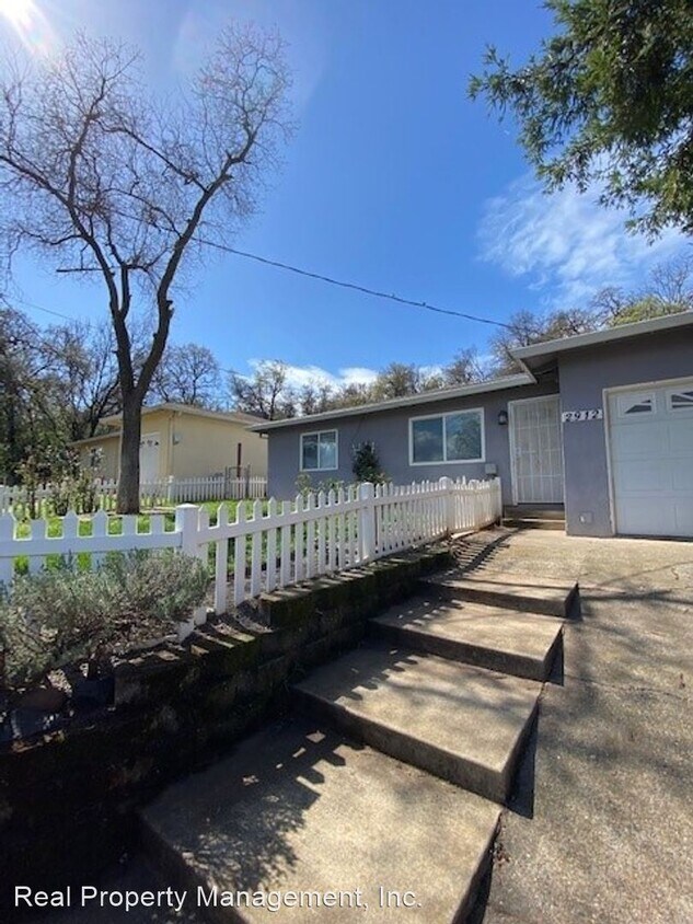 2912 West St, Redding, CA 96001 - House Rental in Redding, CA ...
