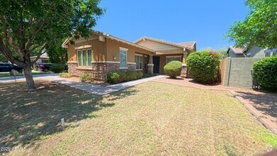 Higley Groves Apartments for Rent with a Living Room - Gilbert, AZ ...