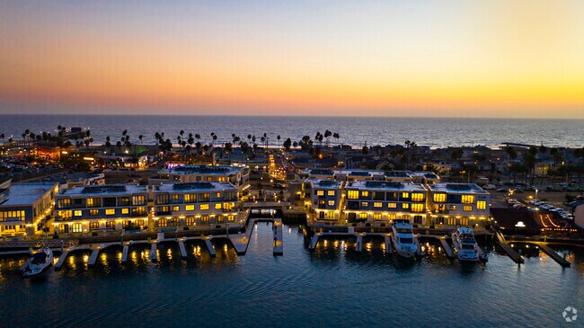 Lido Peninsula Resort Apartments for Rent with Gym/Fitness Center ...