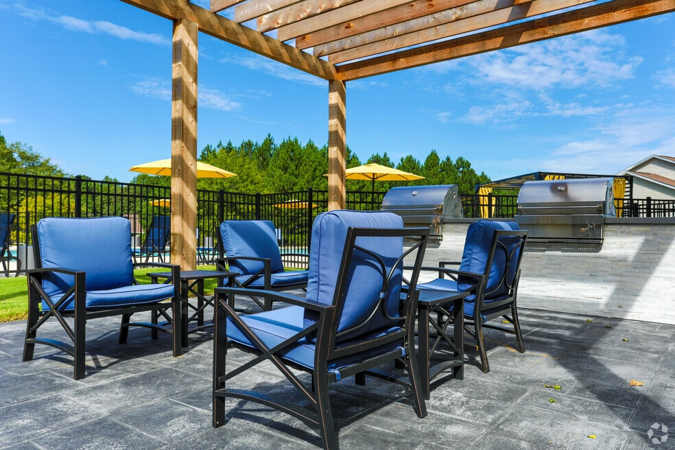 Apartments for Rent with Parking Near St Moritz | Apartments.com