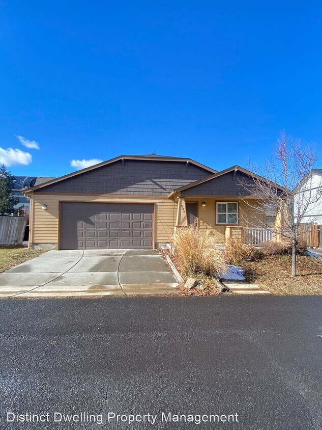 527 NE Apache Cir, Redmond, OR 97756 - House Rental in Redmond, OR ...