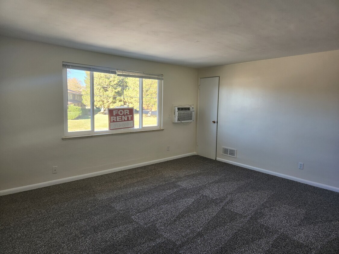 676 Moore St Unit 676