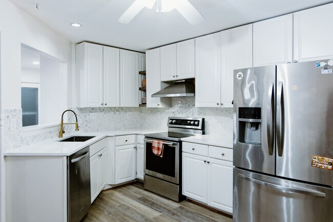 Kingsbrook Townhomes Apartments for Rent with Utilities Included ...