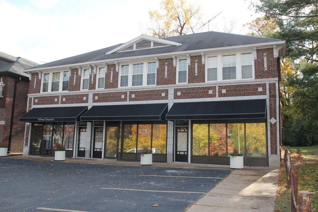 7384 Pershing Ave, University City, MO 63130 Apartments - University ...