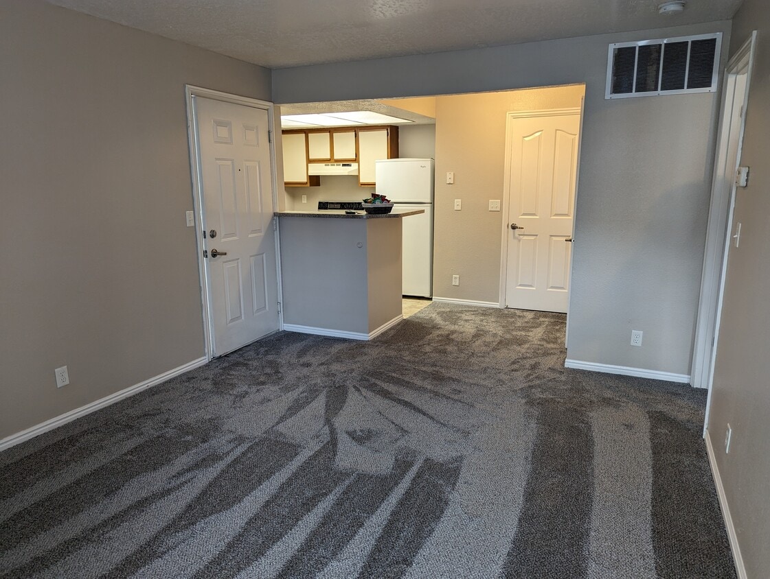 Carriage Crossing Apartments - 2401 S Apple St Boise, ID 83706 ...
