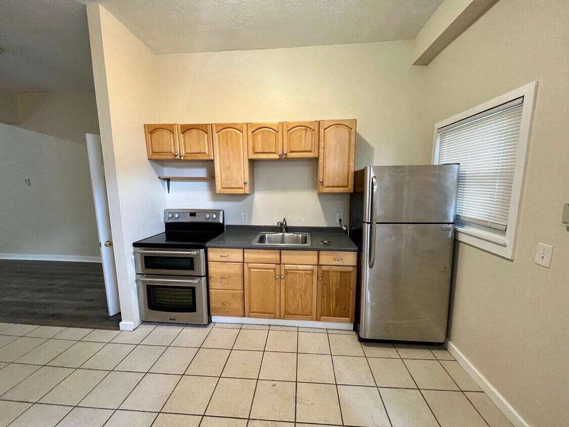 6 Almy St Unit 1, Providence, RI 02909 - 6 Almy St Providence, RI 02909 ...