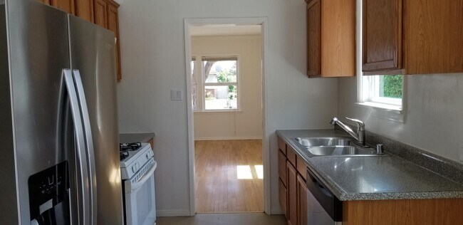 7809 Flight Ave, Los Angeles, CA 90045 - House Rental in Los Angeles ...