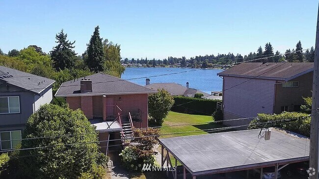 Lake Burien Apartments for Rent with a Yard - Burien, WA - 1 Rentals ...