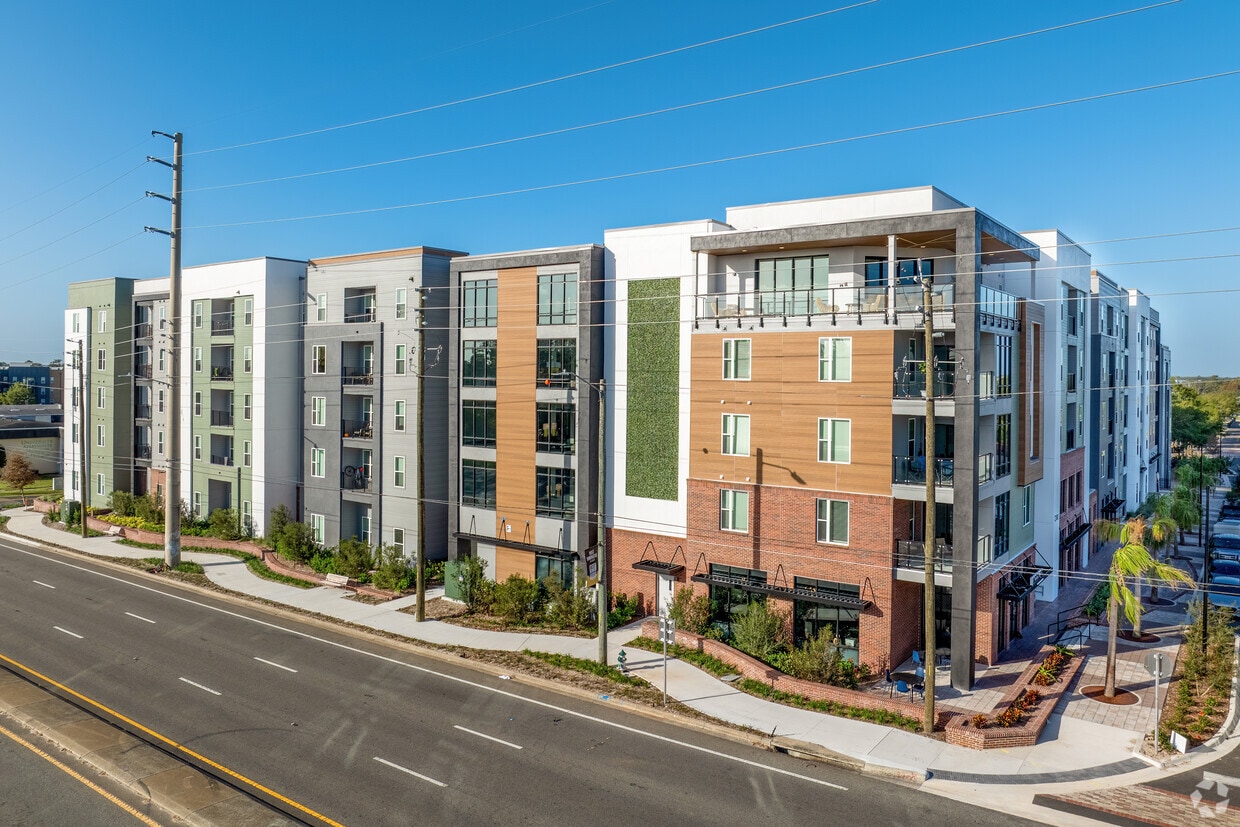 The Accolade Collegiate Village East - 12180 Collegiate Way Orlando, FL ...
