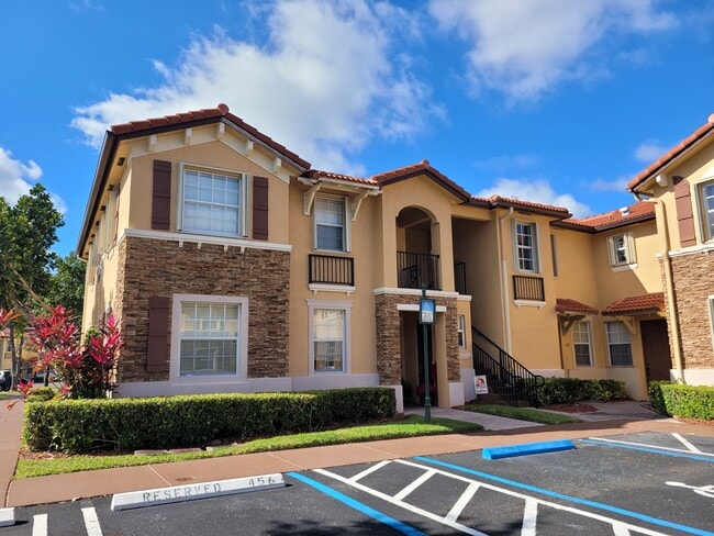 Homestead Lake Park Apartments for Rent with Hardwood Floors ...