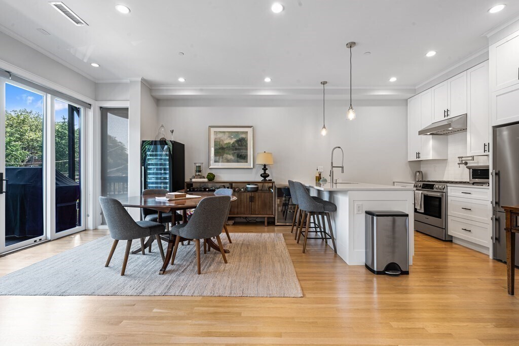 27 Dwight St Unit PARLOR, Boston, MA 02118 - Room for Rent in Boston ...