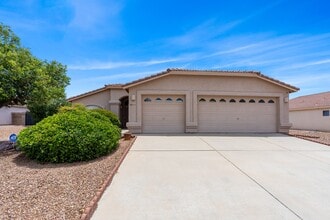 New Rincon Vista at Rita Ranch Apartments for Rent with a Walk-In ...