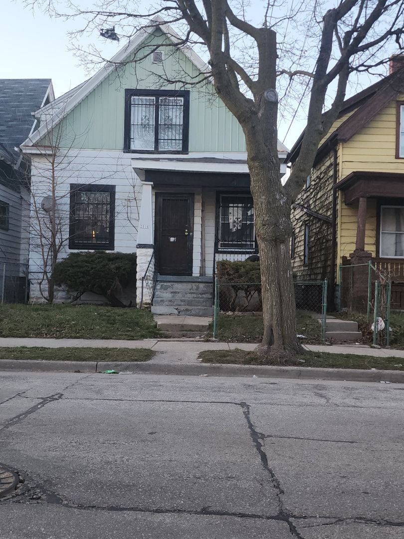 2016 W Keefe Ave Unit 2016A (Upper), Milwaukee, WI 53206 - Room for ...
