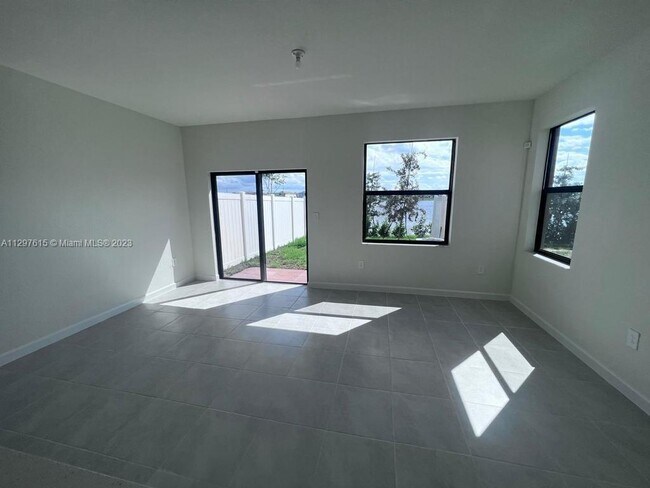 3316 W 114th Terrace, Hialeah, FL 33018 - House Rental in Hialeah, FL ...