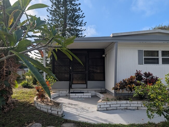 Senior Living Apartments for Rent in Downtown Dunedin, Dunedin ...
