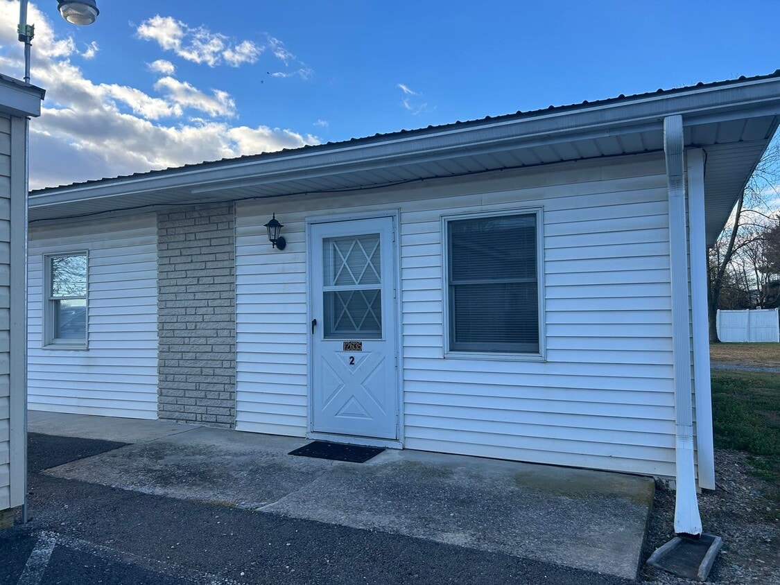 12635 Williamsport Pike Unit H2, Greencastle, PA 17225 - Room for Rent ...