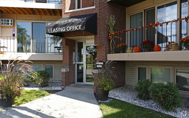 Rose Mall Apartments Rentals - Roseville, MN | Apartments.com