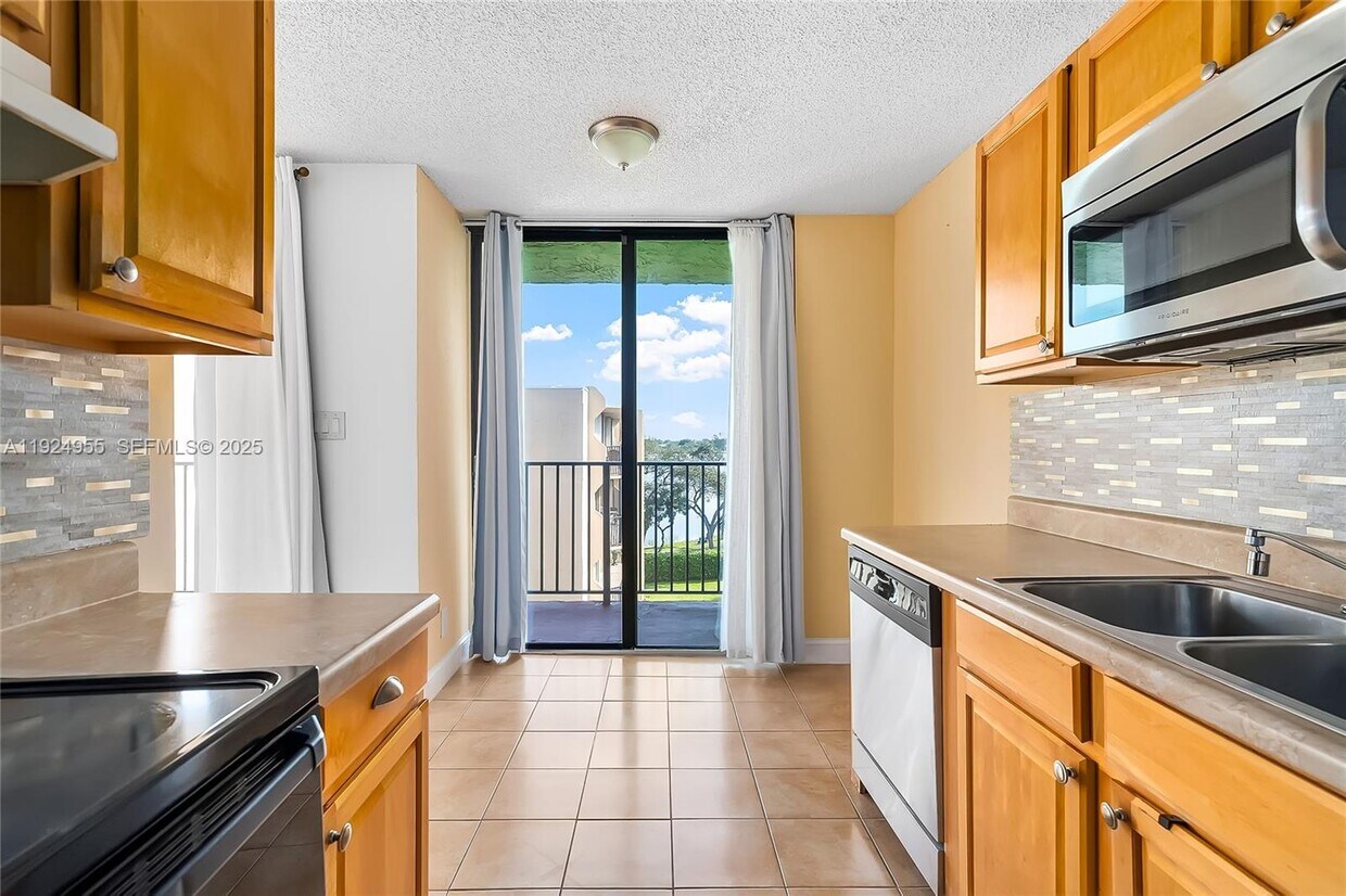 3550 Blue Lake Dr Unit 502, Pompano Beach, FL 33064 - Condo for Rent in ...
