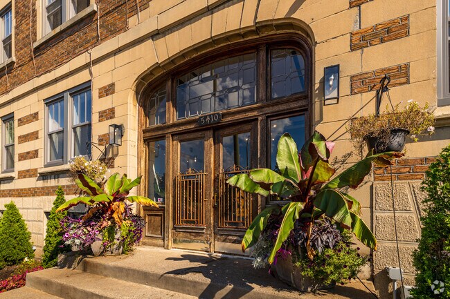 Coolbrook & Cote Saint-Luc Apartments - 4454 Coolbrook Montréal, QC ...