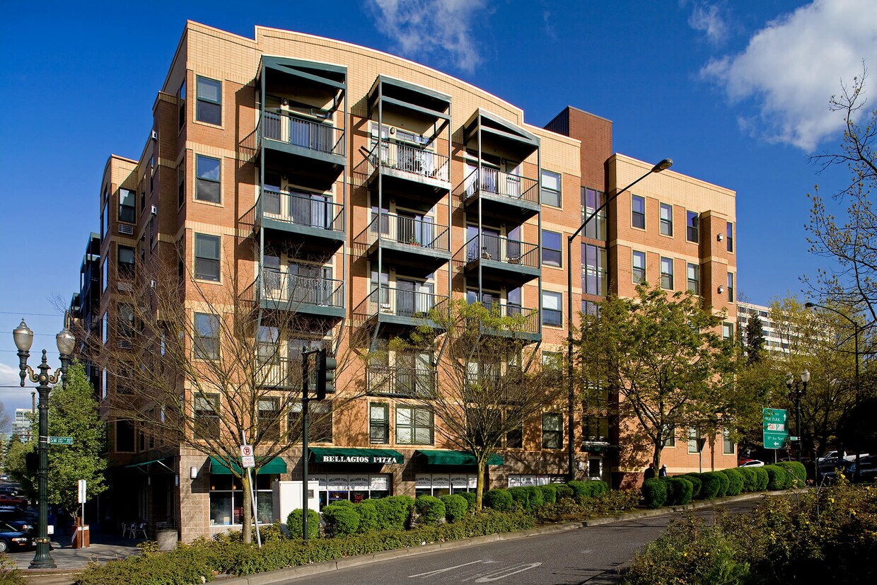 Collins Circle - Apartments in Portland, OR | Apartments.com