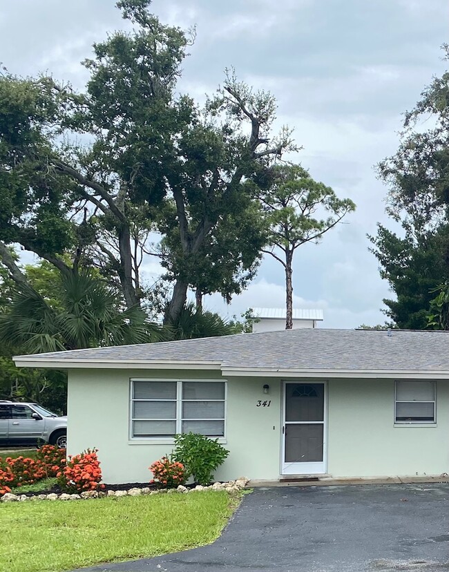 Duplex For Rent in Whitfield FL