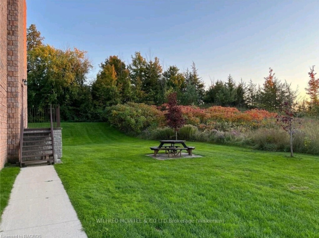 5 Valleyside Dr Unité 301, Walkerton, ON N0G 2V0 - Condo à Louer à ...