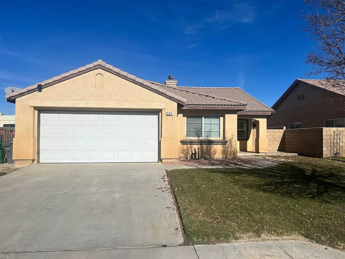 537 Koufax Dr, Lancaster, CA 93535 - Room for Rent in Lancaster, CA ...