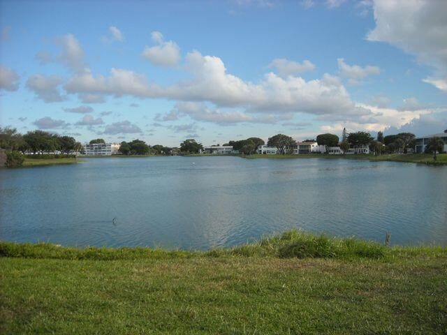 358 Chatham R, West Palm Beach, FL 33417 - Condo for Rent in West Palm ...