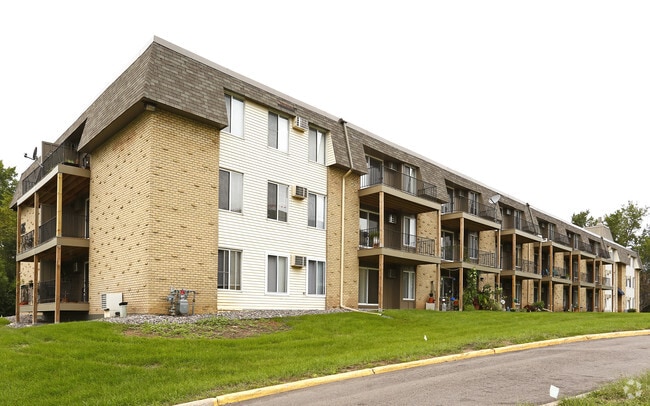 Shoreview Grand Apartments - Shoreview, MN | Apartments.com