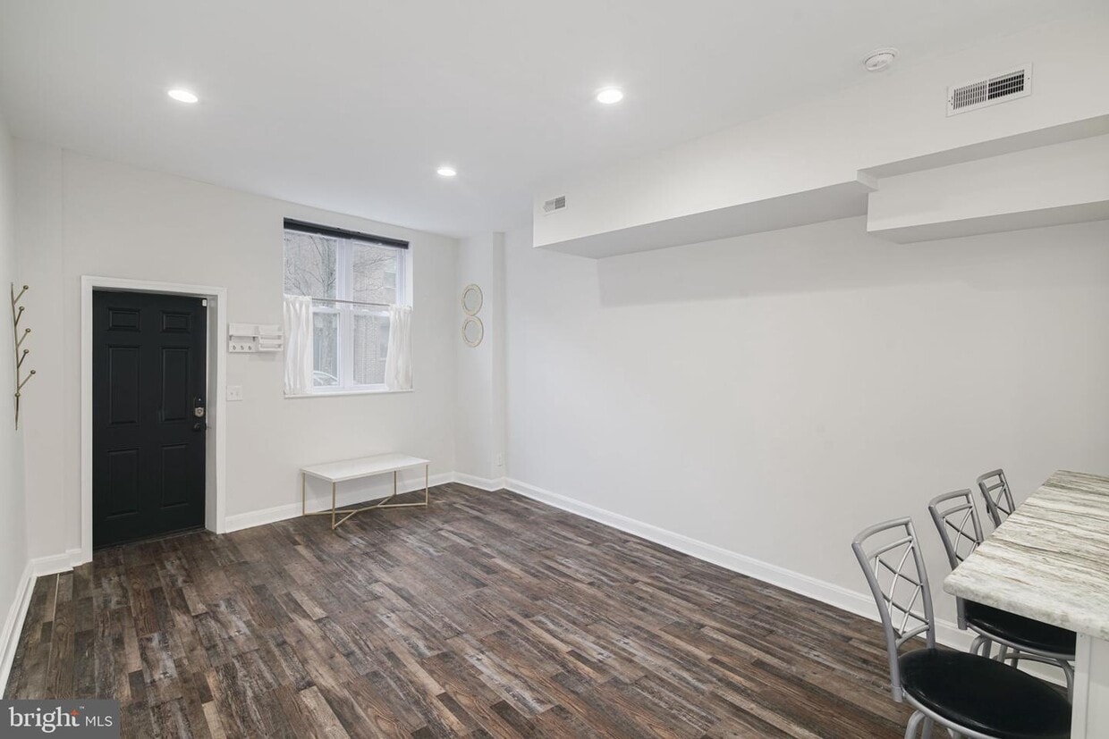 1020 S 6th St, Philadelphia, PA 19147 - Townhome Rentals in ...