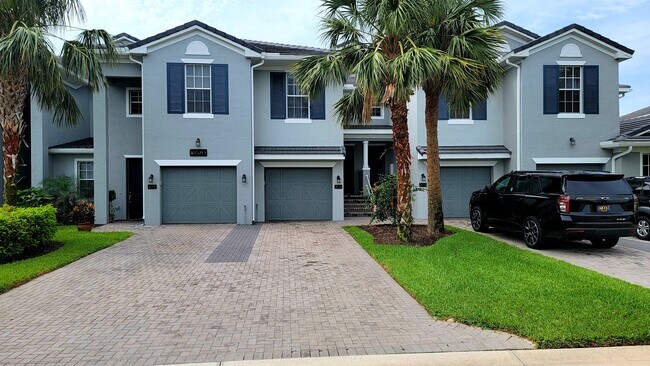 Apartments for Rent with a Walk-In Closet in Olga FL