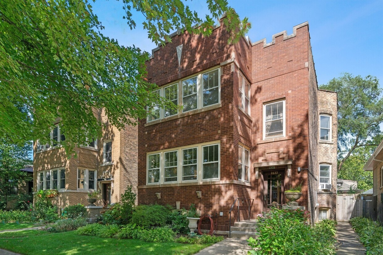 2622 W Farwell Ave Unit 2, Chicago, IL 60645 - Room for Rent in Chicago ...