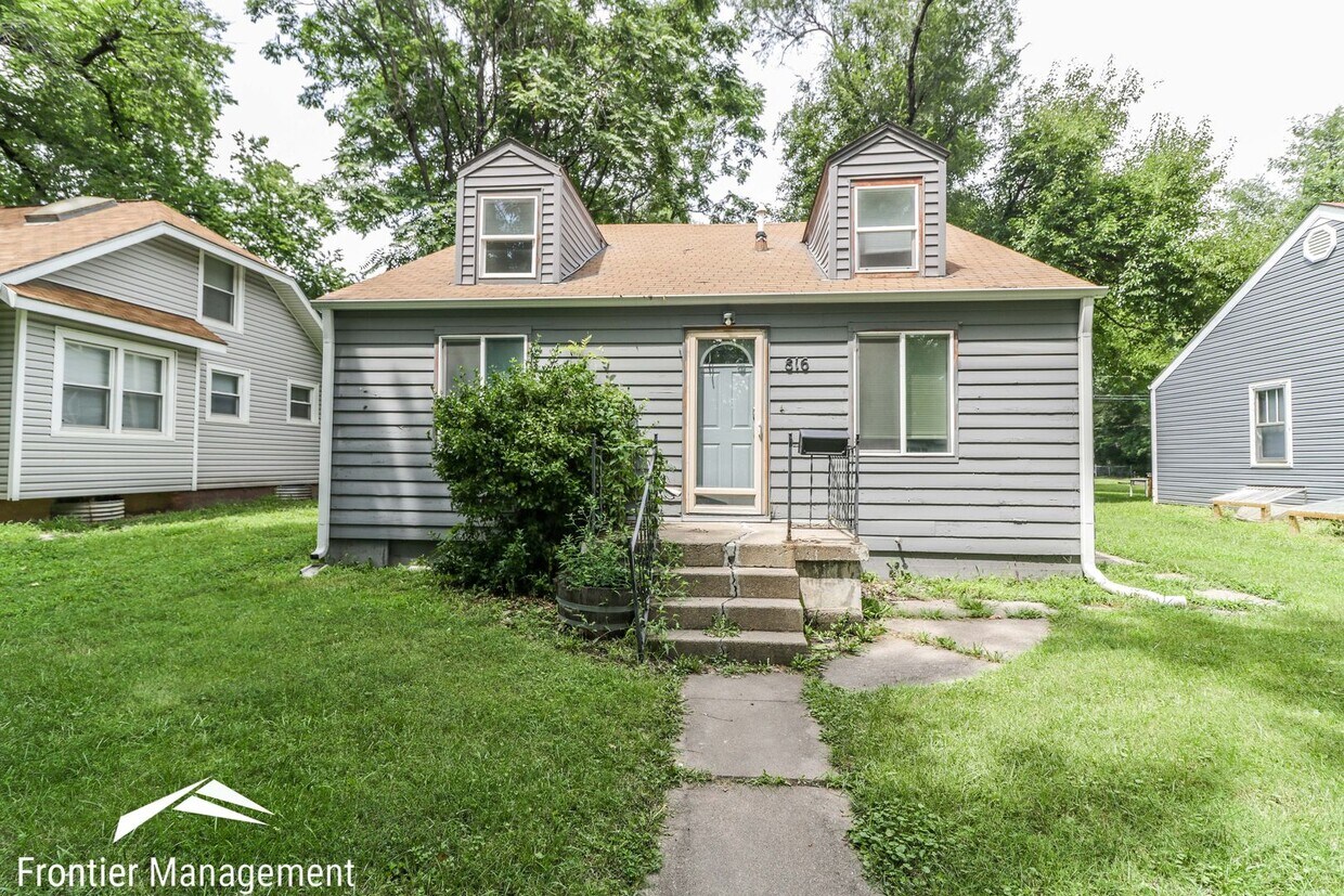 816 Kearney St, Manhattan, KS 66502 - House Rental in Manhattan, KS ...