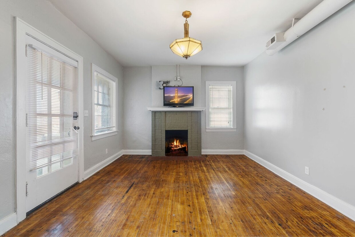 5703 E Washington St Unit 25, Indianapolis, IN 46219 - Room for Rent in ...