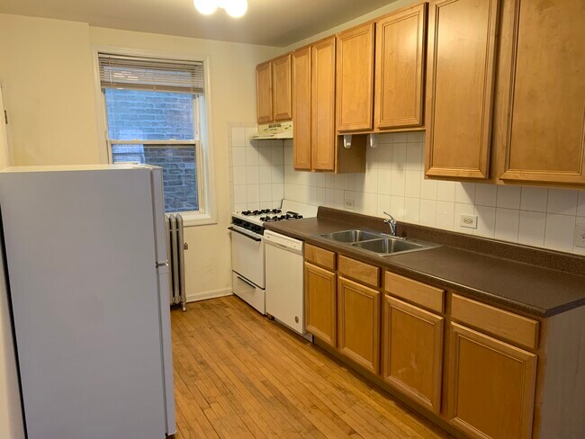 720 W Barry Ave Unit 2N, Chicago, IL 60657 - 720 W Barry Ave Chicago, IL 60657 | Apartments.com