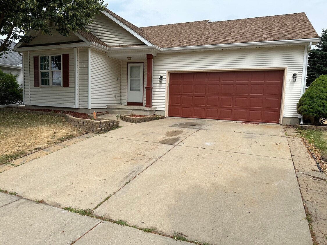 945 Tony Dr, Madison, WI 53704 - House Rental in Madison, WI ...
