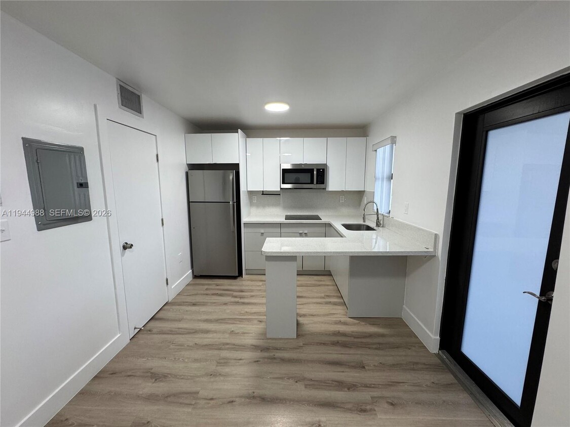 1971 NW 2Nd Ct Unit 10, Miami, FL 33136 - Room for Rent in Miami, FL ...