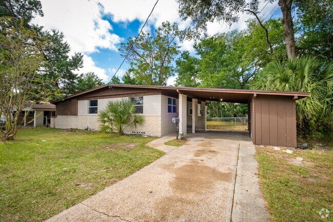 Lake Lucina Apartments for Rent with a Yard - Jacksonville, FL - 2 ...