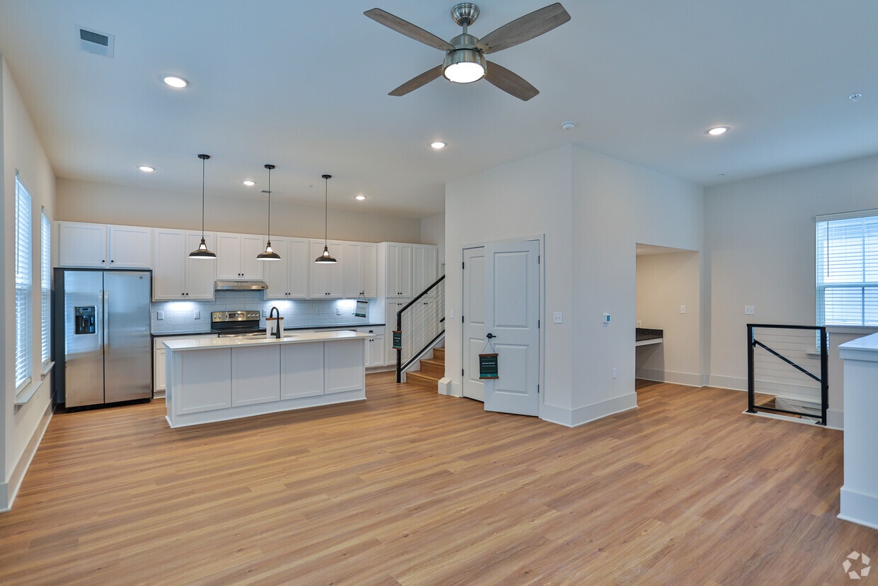 Anker Haus Apartments - 2925 Commonwealth Ave Charlotte, NC ...