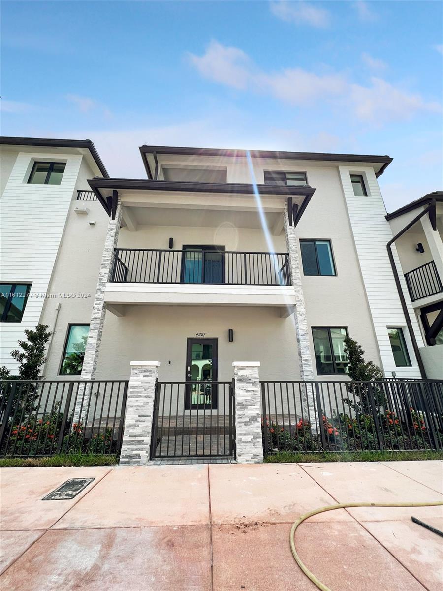 4281 Nw 83Rd Ave, Doral, FL 33166 - Townhome Rentals in Doral FL ...