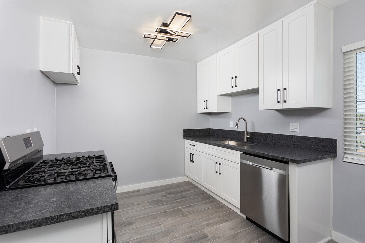 Apex Apartment Homes - 530 W Wilson St Costa Mesa, CA 92627 ...