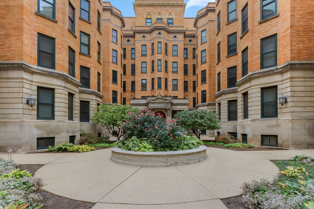 550 W Surf St Unit 117, Chicago, IL 60657 - Condo for Rent in Chicago ...