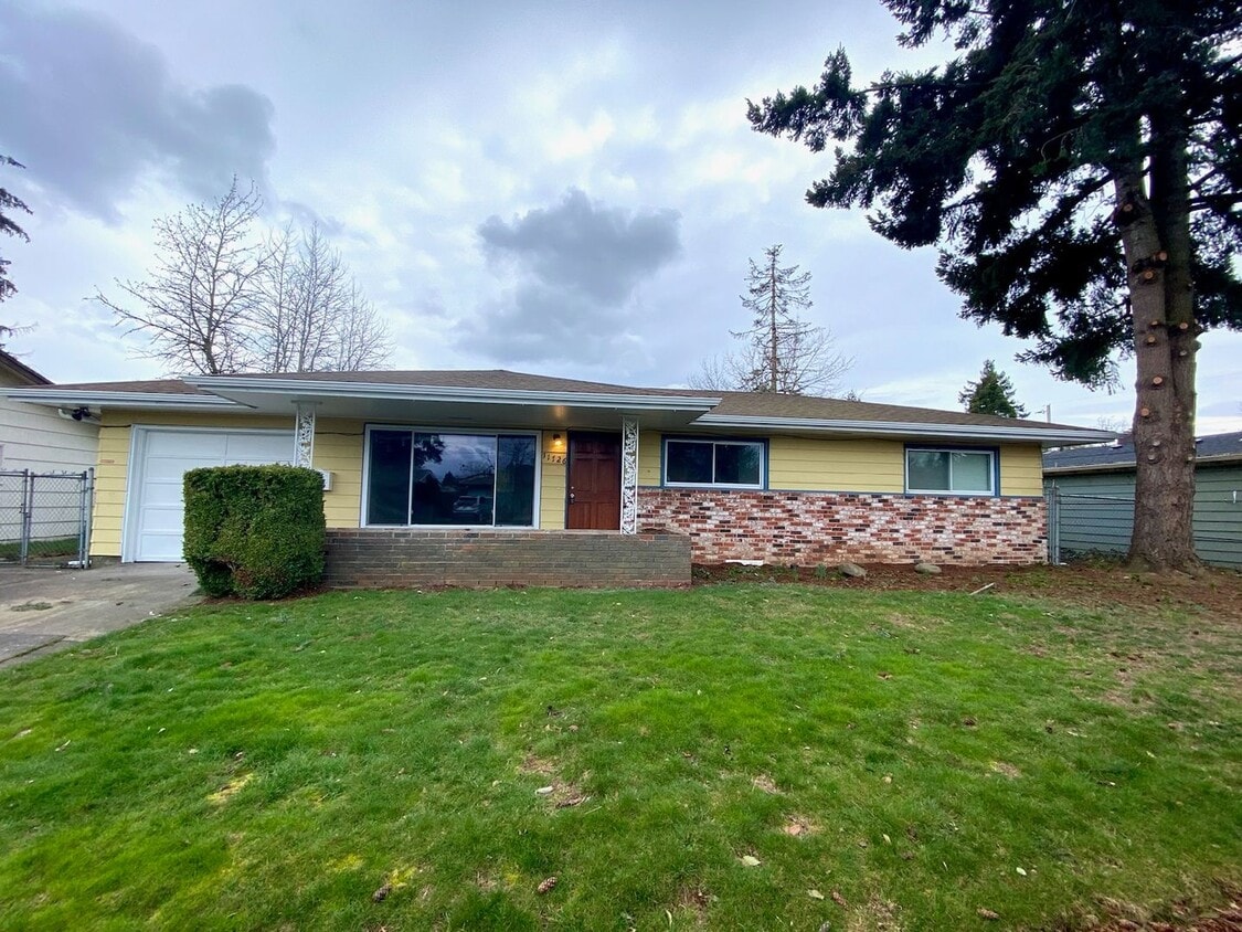 11726 NE Russell St, Portland, OR 97220 - House Rental in Portland, OR ...