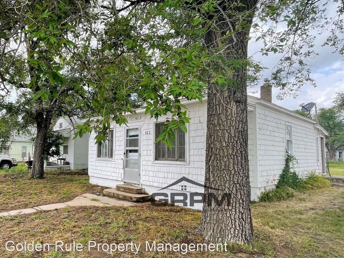 422 Walker St, Hutchinson, KS 67501 - House Rental in Hutchinson, KS ...